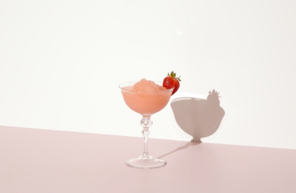 Frosé Cocktail Recipe How To Make Strawberry Frosé Dans Daily
